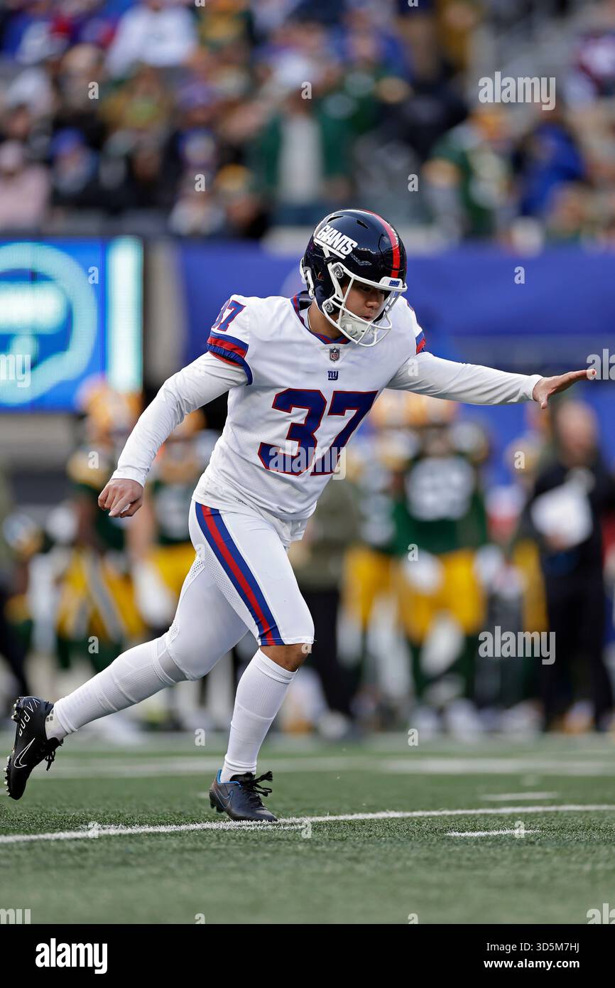 New York Giants place kicker Younghoe Koo (37) during an NFL football ...