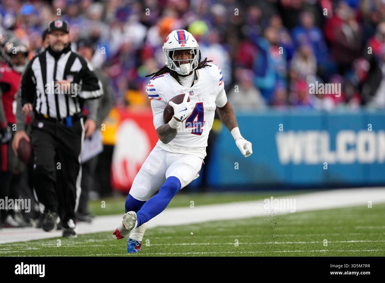 Buffalo Bills running back James Cook III (4) runs against the Tampa ...