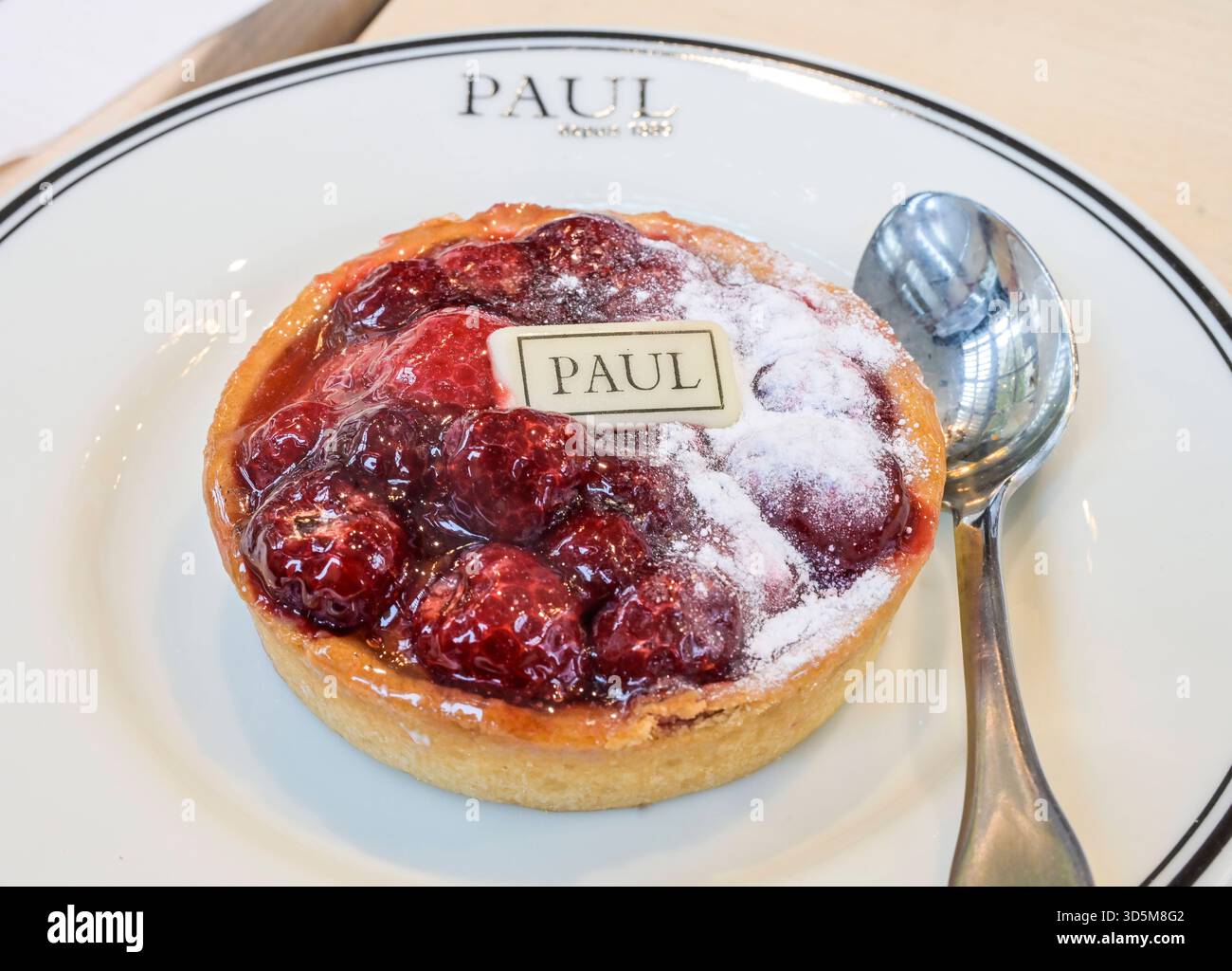 Himbeertorte, Tarte, Bäckerei Paul, Grenoble, Frankreich *** Raspberry ...