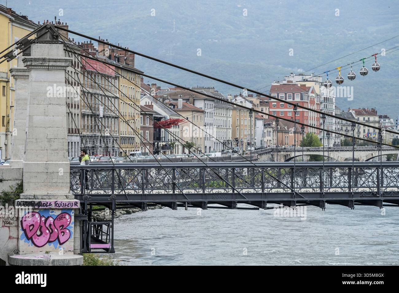 Fluss Drac, Passarelle Le Pont Saint-Laurent, hinten Seilbahn ...