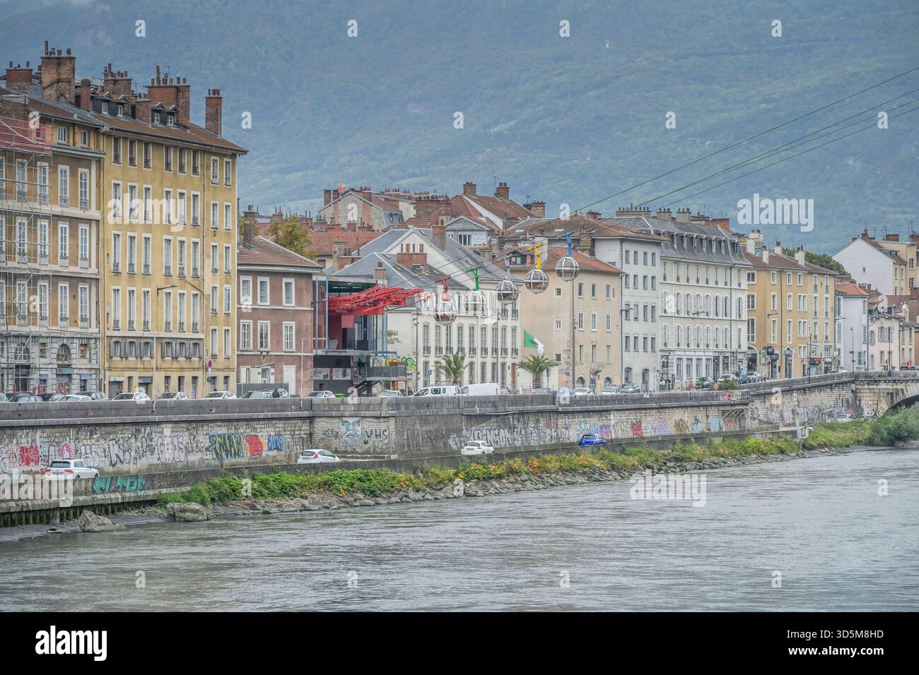 Fluss Drac, Südufer, Quai, Seilbahn Telepherique Grenoble - Bastille ...