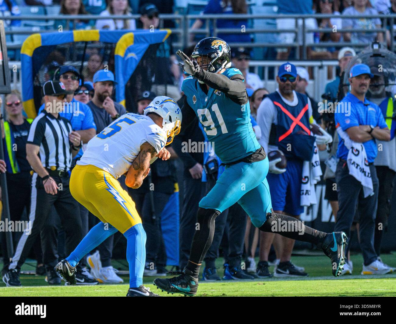 November 16, 2025: Los Angeles Chargers quarterback Trey Lance (5) is ...