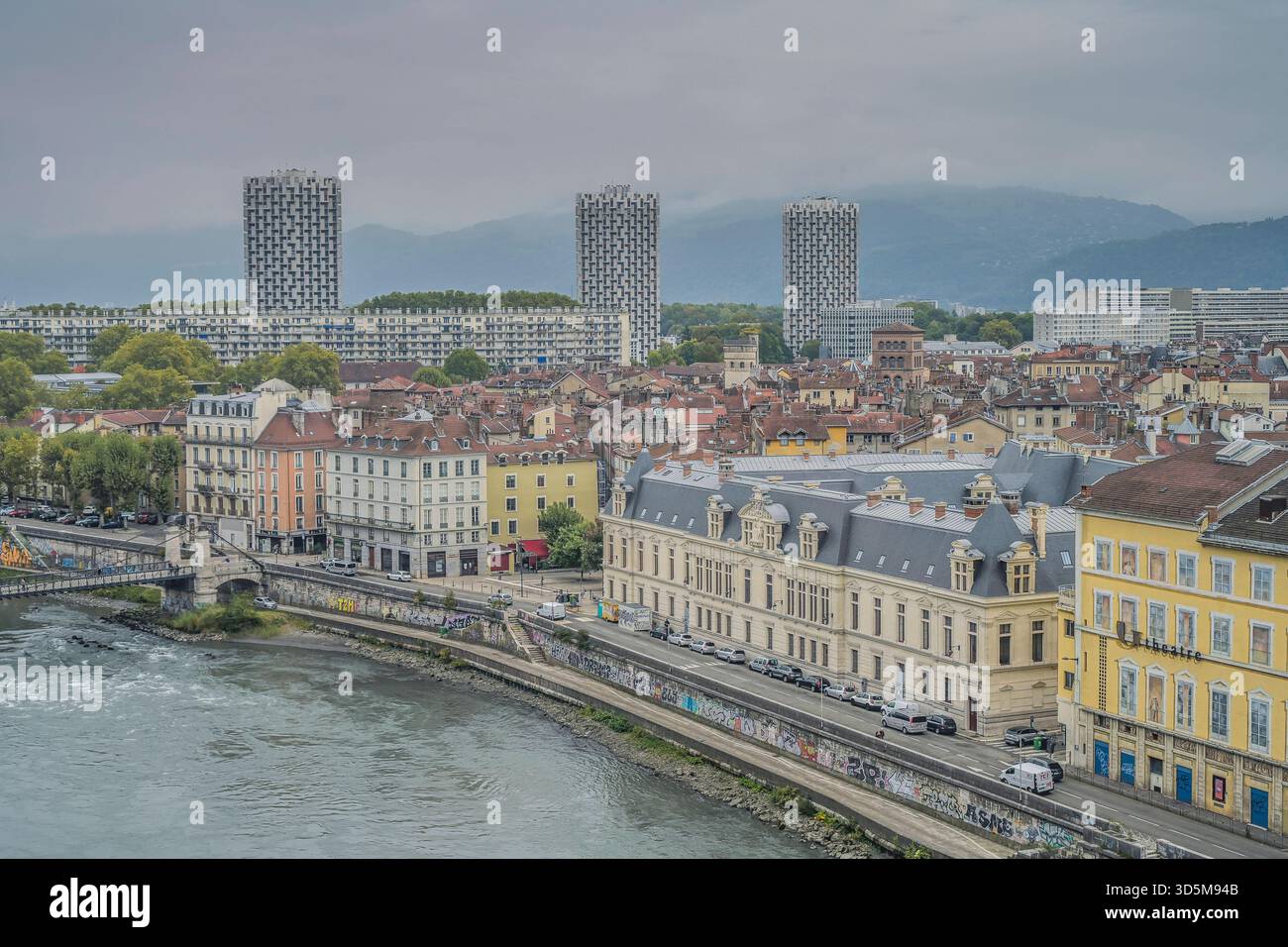 Stadtpanorama, Fluss Drac, Südufer, Stadtzentrum, Grenoble, Frankreich ...