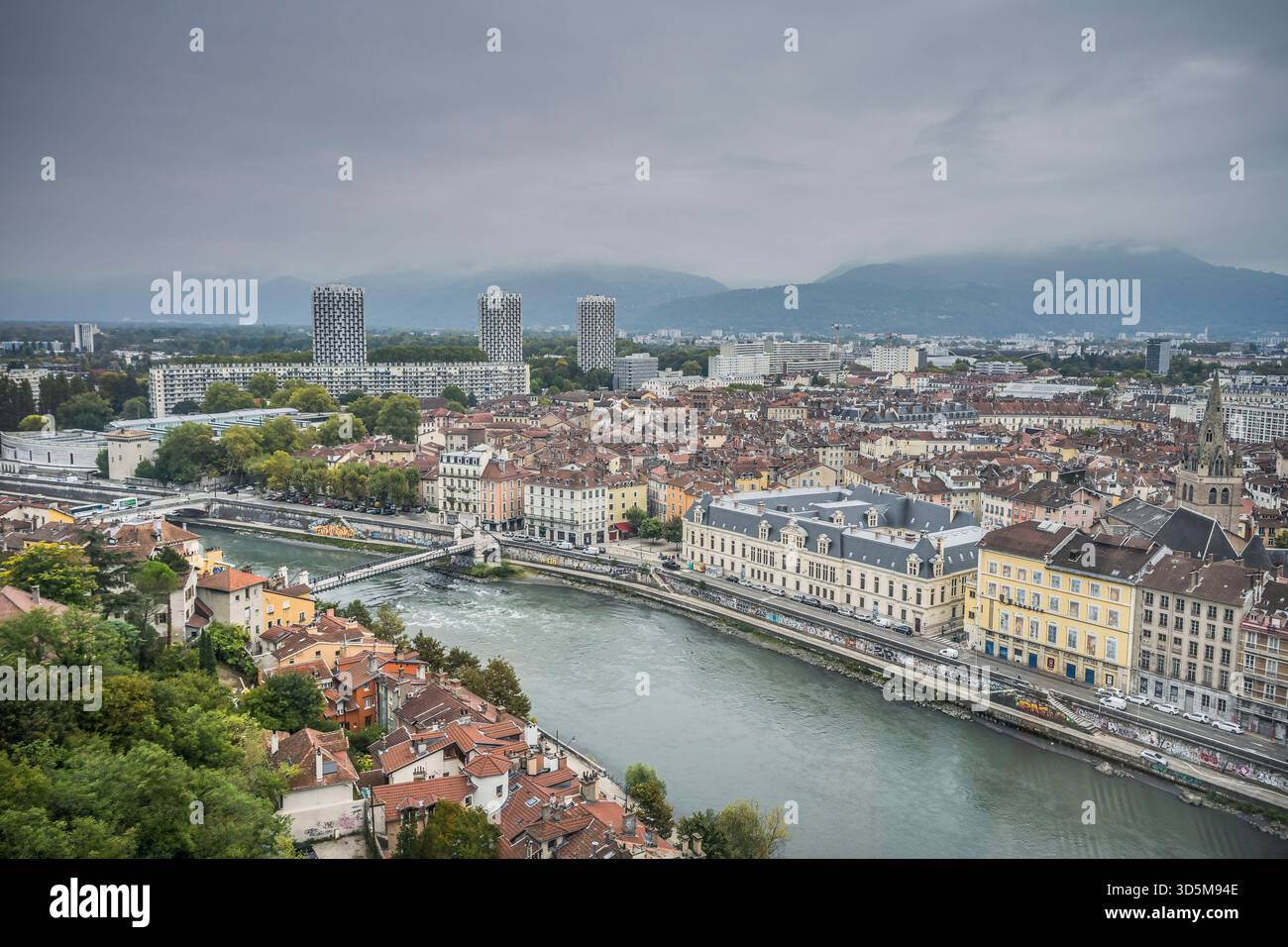 Stadtpanorama, Fluss Drac, Südufer, Stadtzentrum, Grenoble, Frankreich ...