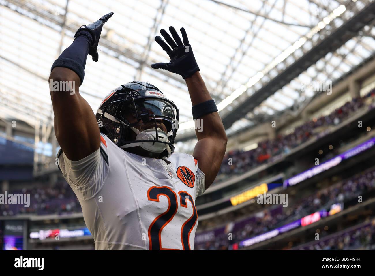 Chicago Bears safety Elijah Hicks (22) leaves the field in celebration ...