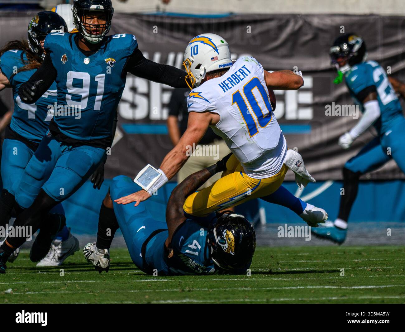 November 16, 2025: Los Angeles Chargers quarterback Justin Herbert (10 ...