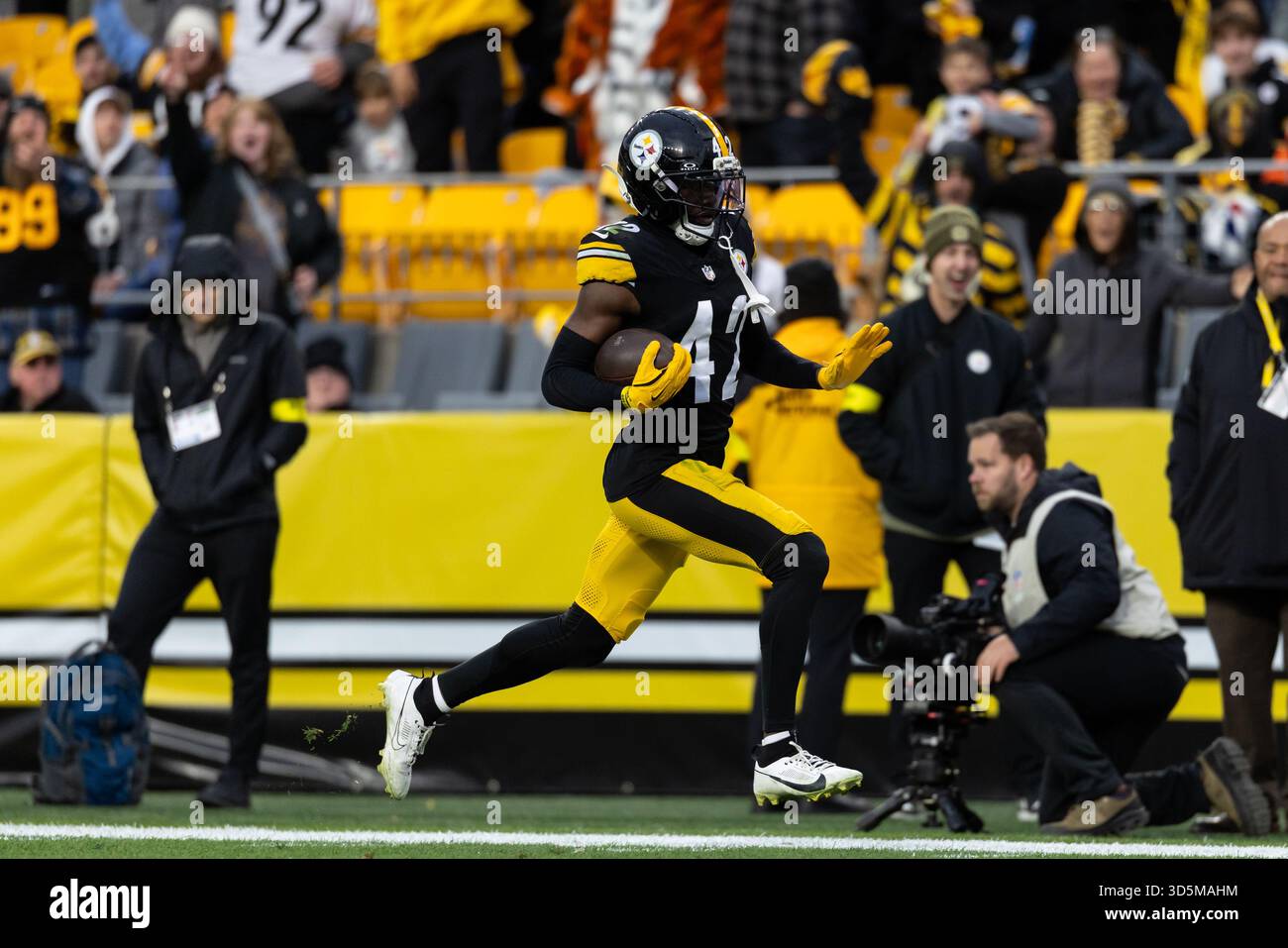 Pittsburgh Steelers cornerback James Pierre (42) returns a fumble for a ...