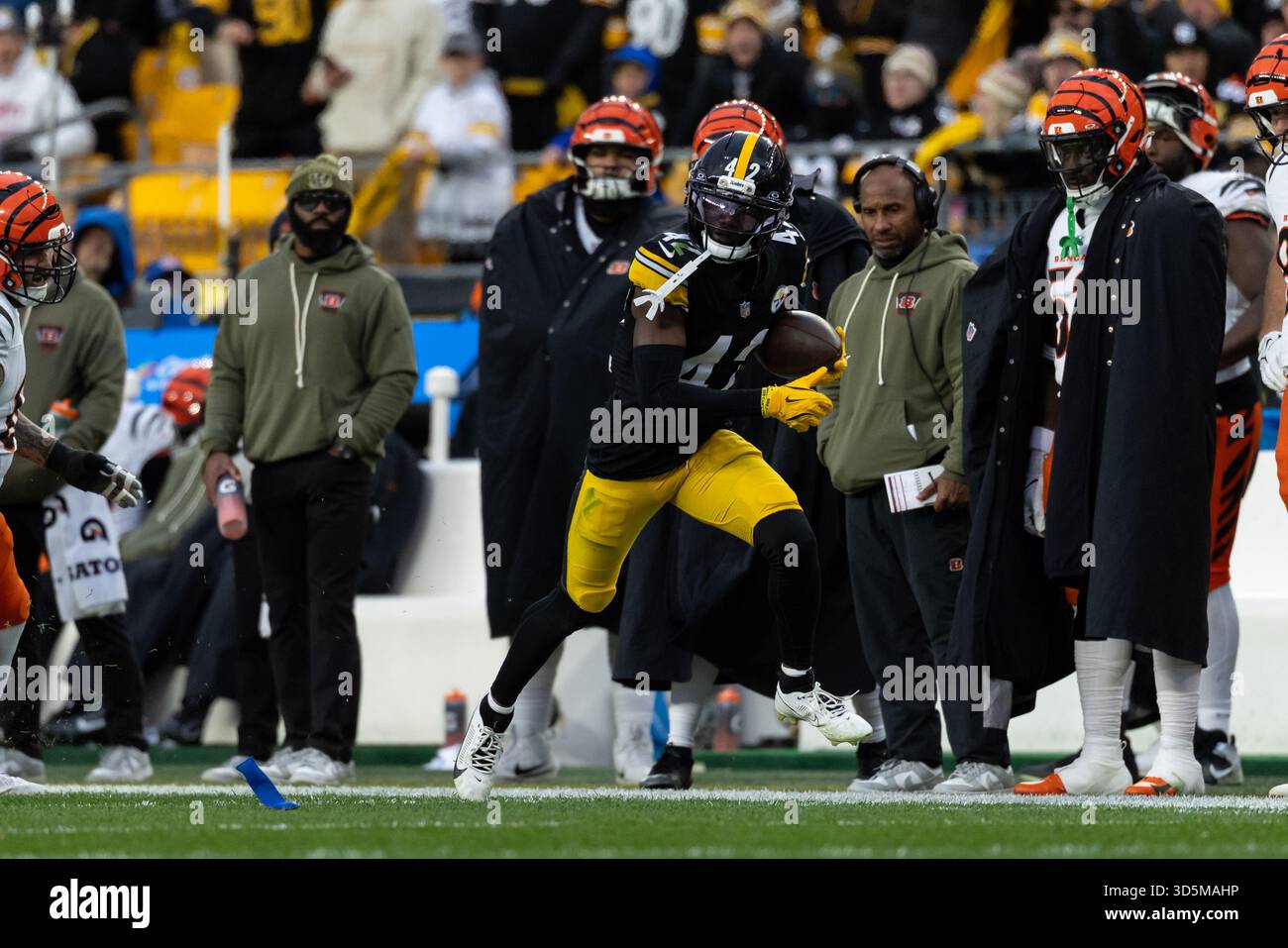 Pittsburgh Steelers cornerback James Pierre (42) returns a fumble for a ...