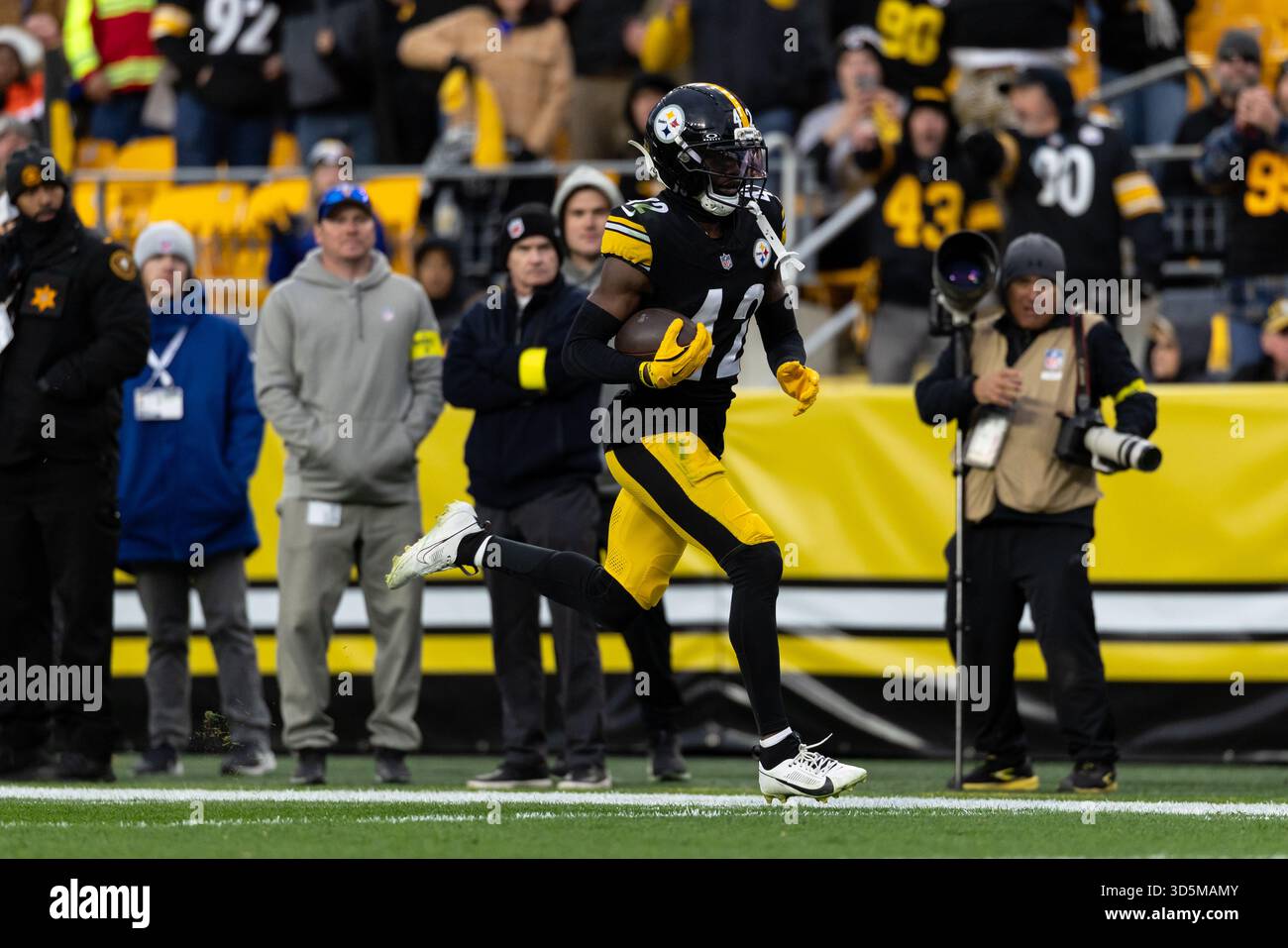 Pittsburgh Steelers cornerback James Pierre (42) returns a fumble for a ...