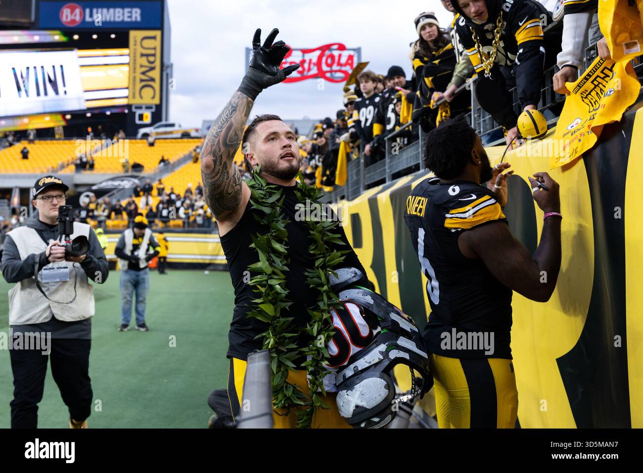 Pittsburgh Steelers linebacker Nick Herbig (51) waves to fans after an ...