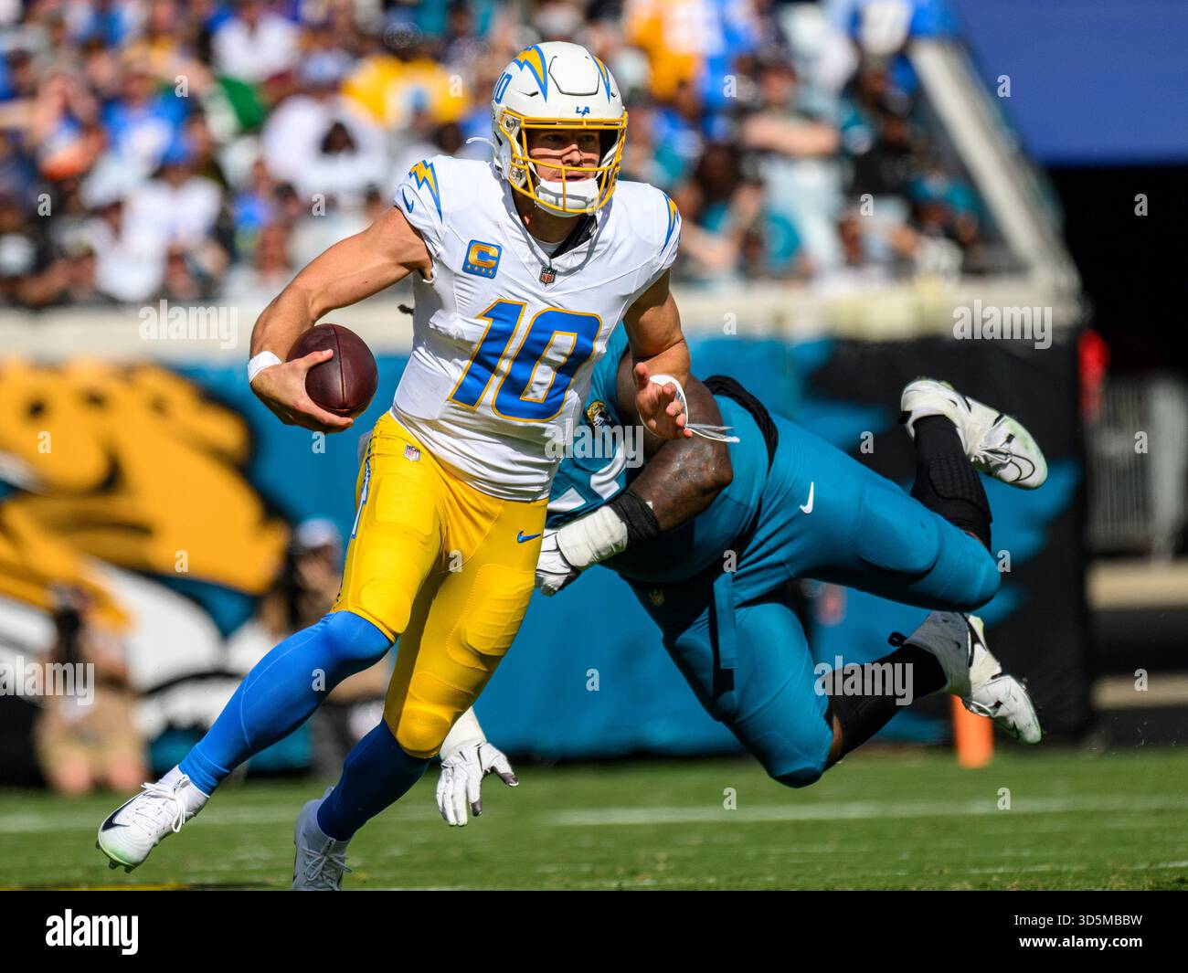November 16, 2025: Los Angeles Chargers quarterback Justin Herbert (10 ...