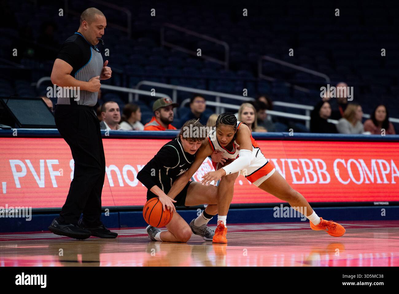 SYRACUSE, NY - NOVEMBER 16: Guard Dominique Darius #20 of the Syracuse ...