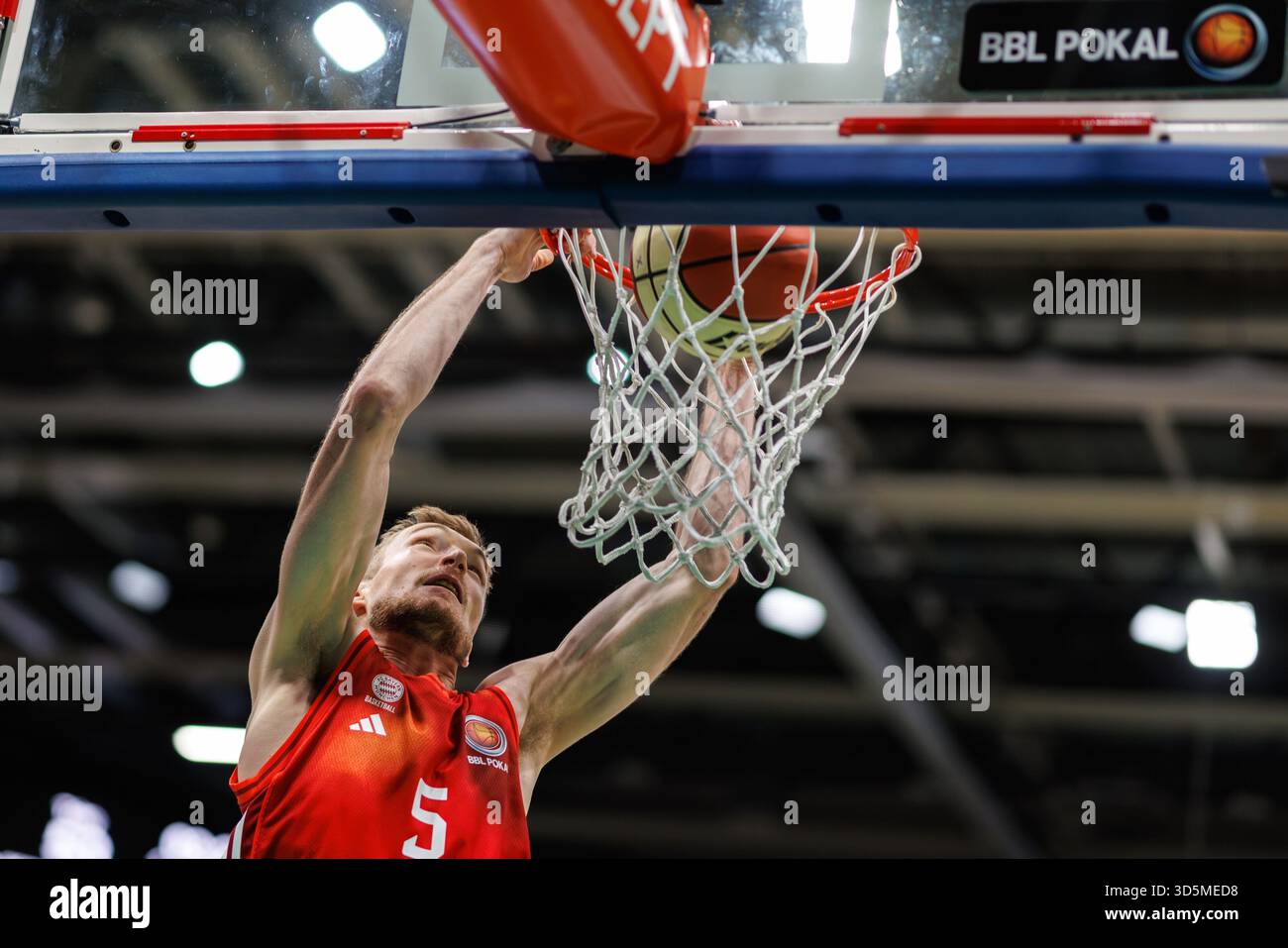 Niels Giffey (FC Bayern Basketball) trifft per Dunk, Vet Concept ...