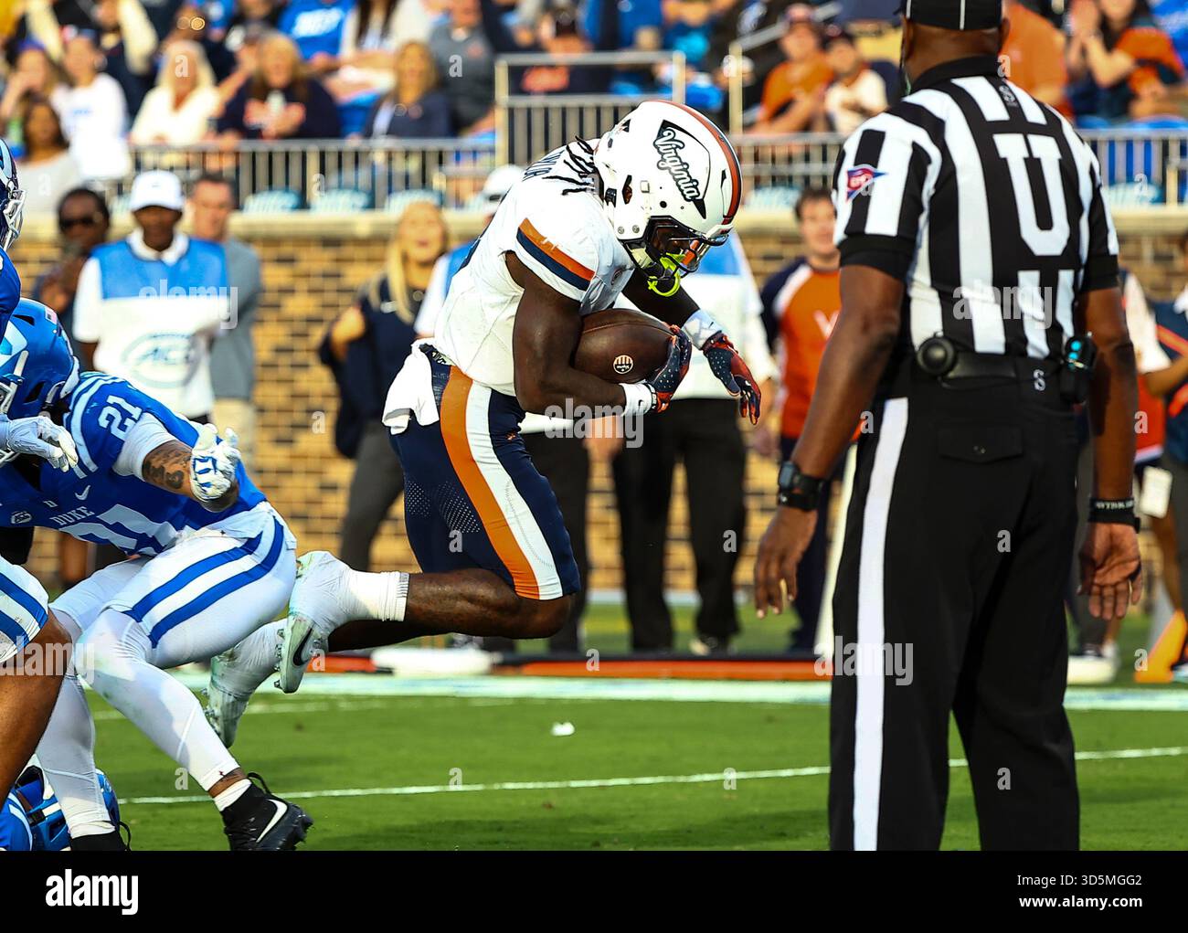 November 1, 2025: Virginia running back J'Mari Taylor (3) runs the ball ...