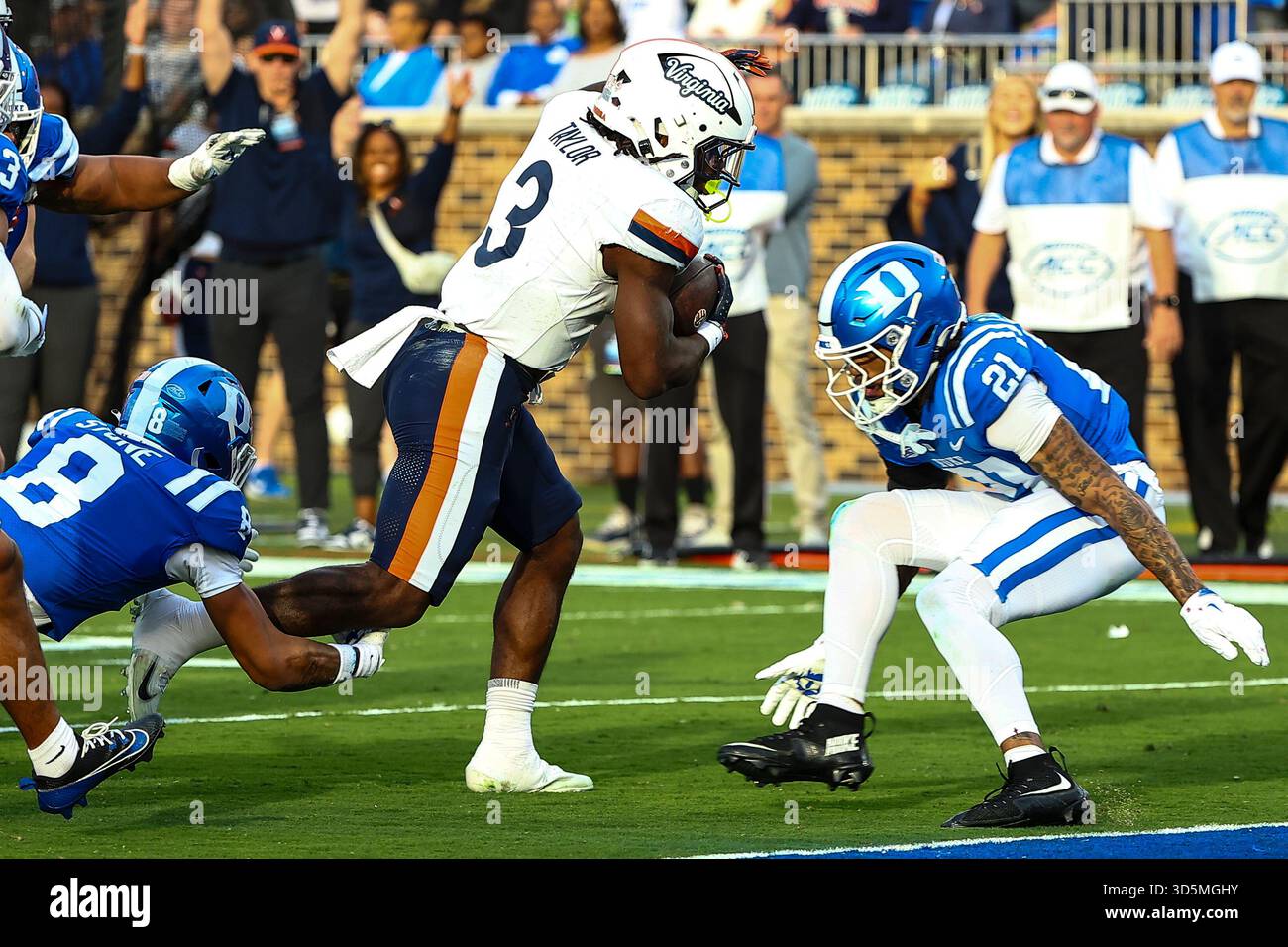 November 1, 2025: Virginia running back J'Mari Taylor (3) runs the ball ...