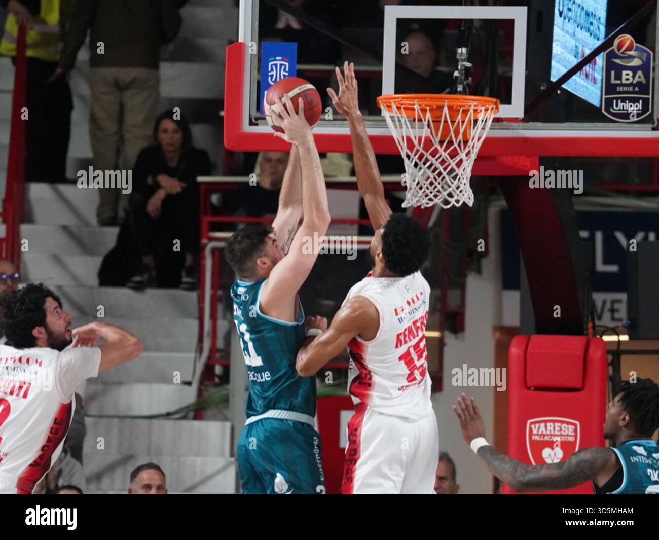 21 Grant Basile Pallacanestro Cantù, 15 Nate Renfro Openjob Metis ...