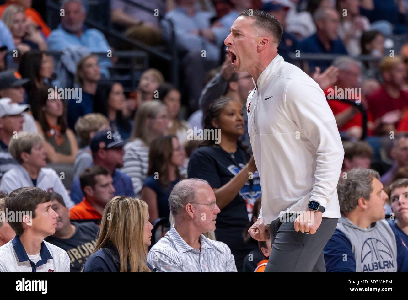 Auburn head coach Steven Pearl reacts to a call during the second half ...