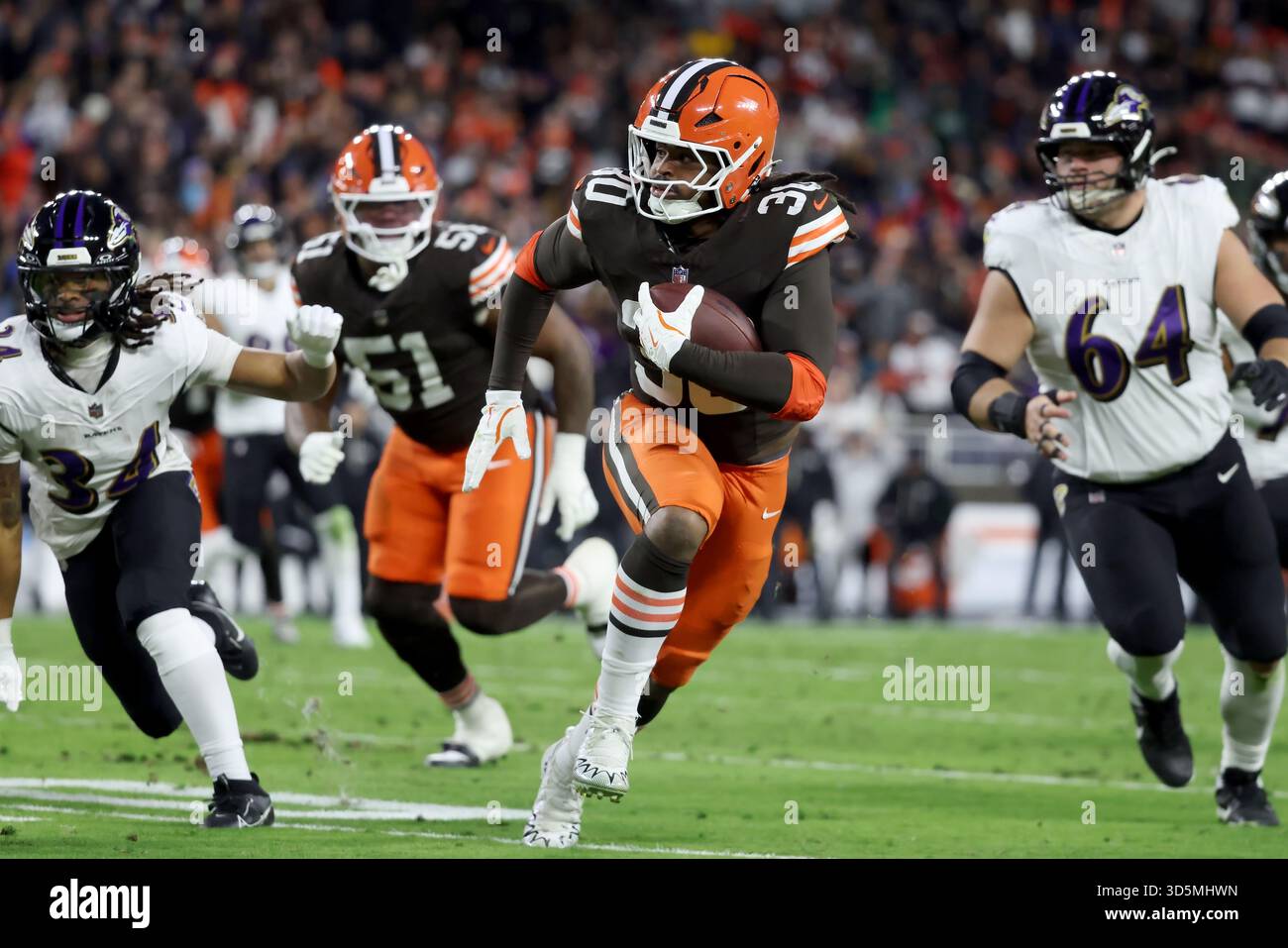 Cleveland Browns linebacker Devin Bush (30) runs with the ball during ...