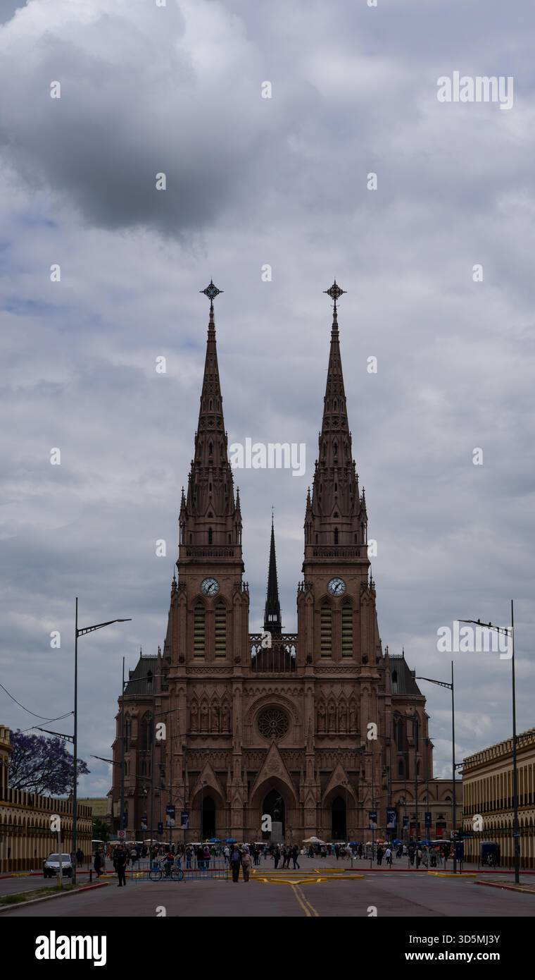 Front spires on basilica hi-res stock photography and images - Alamy
