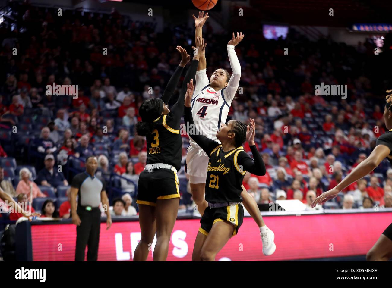TUCSON, AZ - NOVEMBER 16: Arizona Wildcats guard Noelani Cornfield (4 ...
