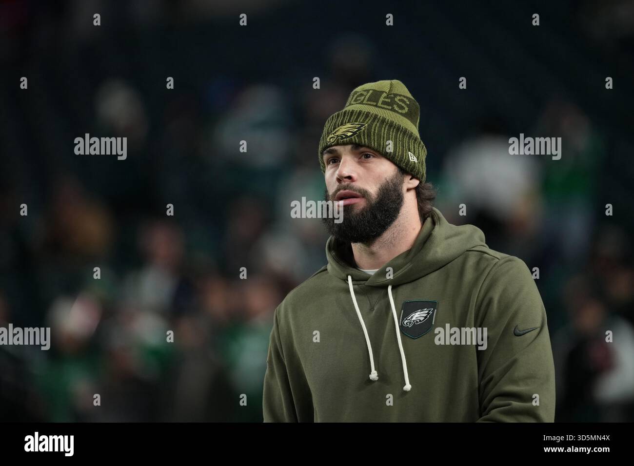 Philadelphia Eagles tight end Dallas Goedert warms up before an NFL ...