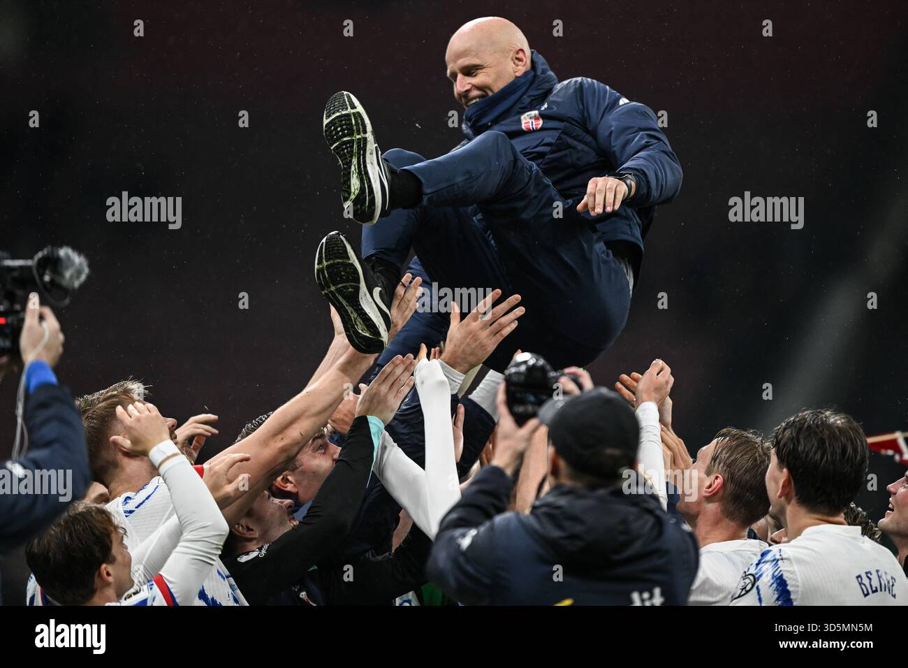Team of Norway and Head Coach Stale Solbakken of Norway celebrating ...