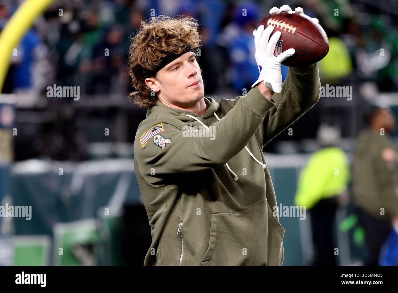 Detroit Lions wide receiver Isaac Teslaa (18) catches the ball before ...