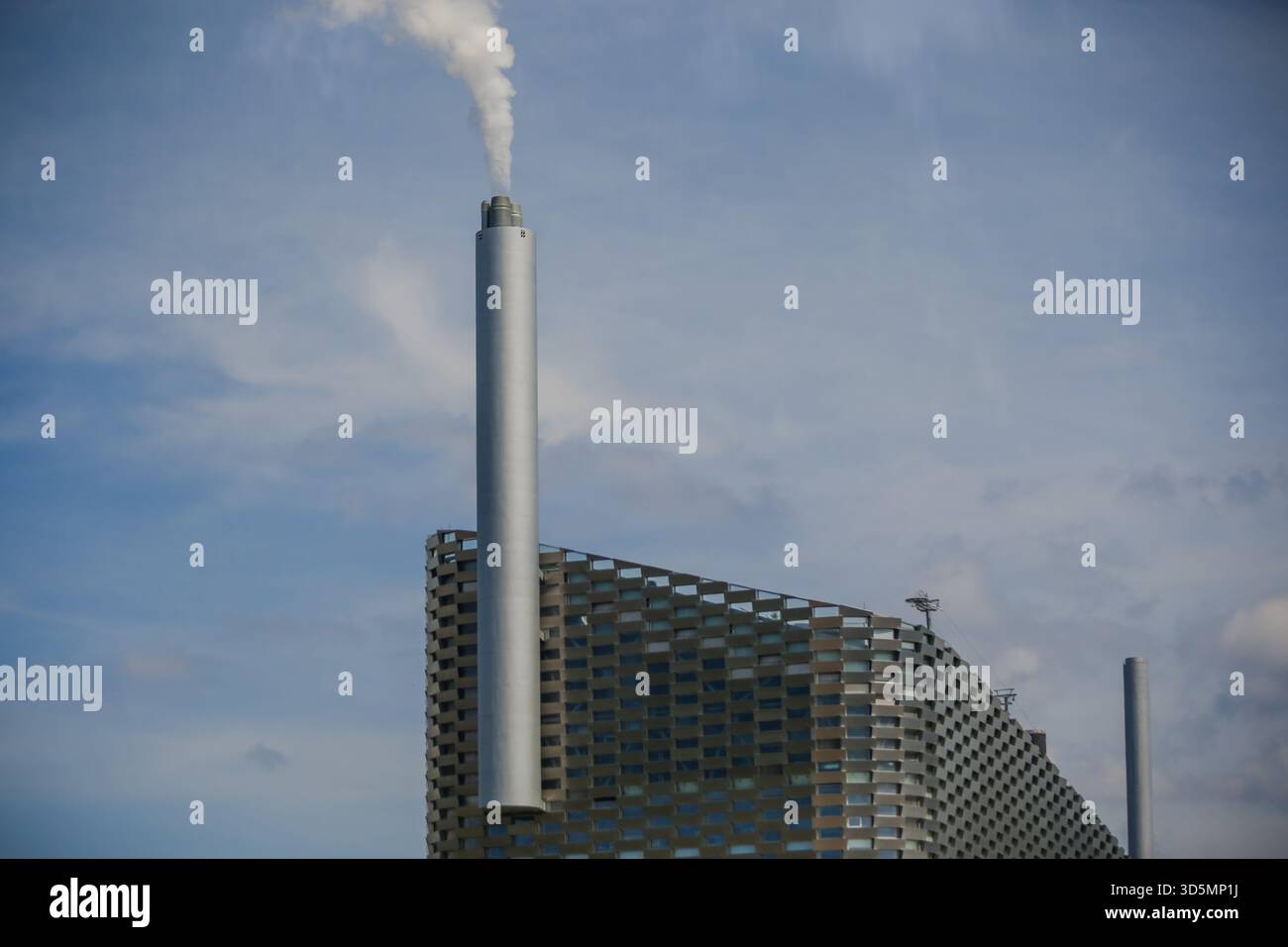CopenHill waste-to-energy plant and ski slope rising above Copenhagen’s ...