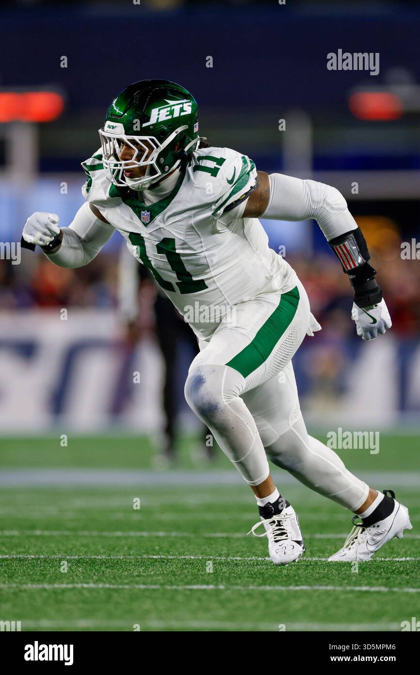 New York Jets linebacker Jermaine Johnson II (11) rushes during the ...