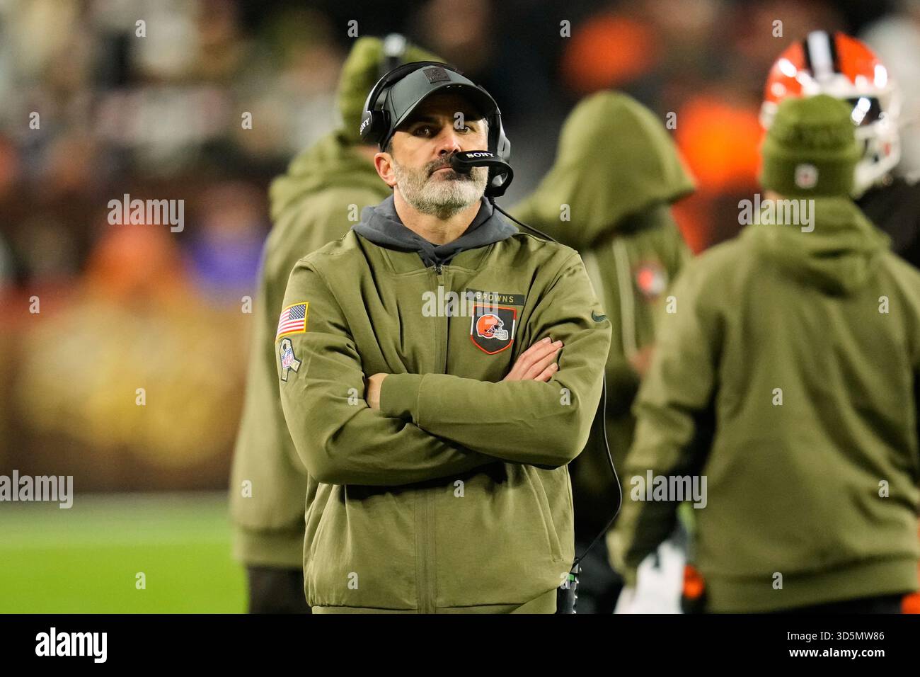 Cleveland Browns head coach Kevin Stefanski walks along the sideline in ...