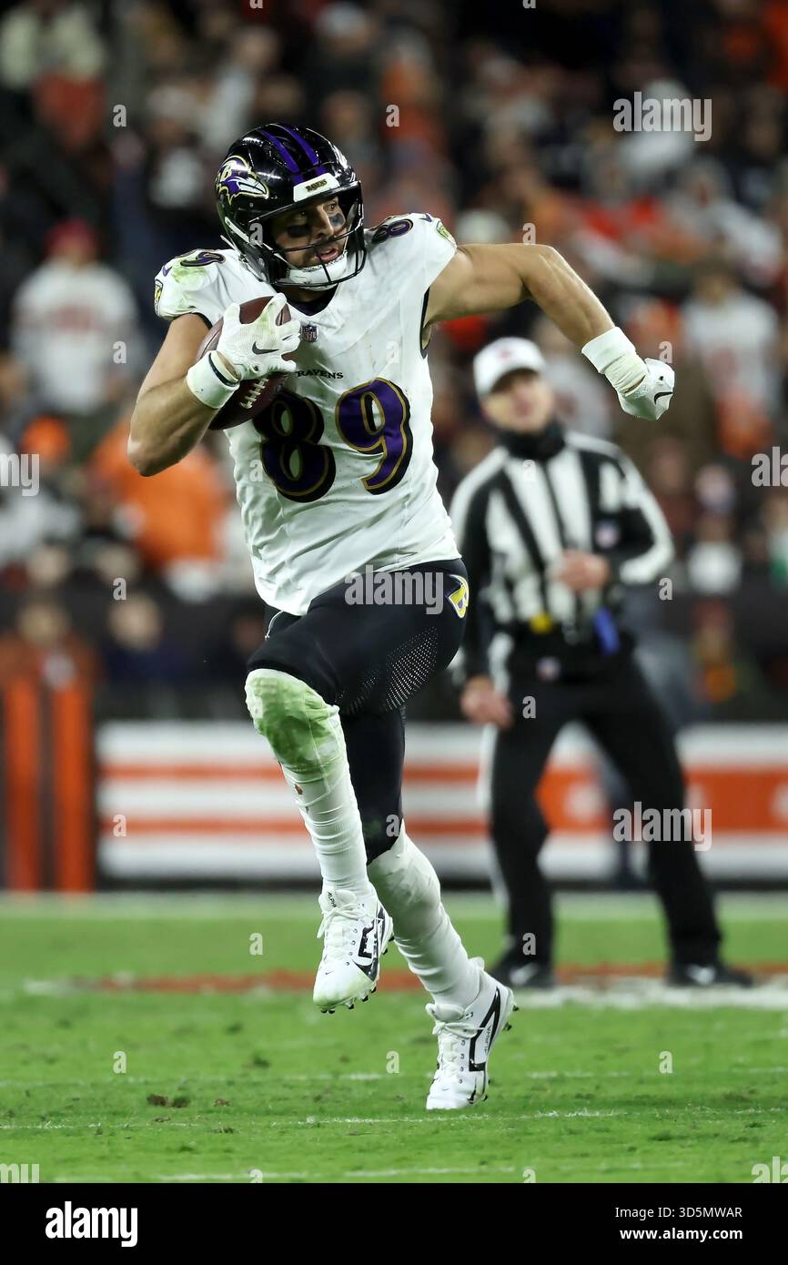 Baltimore Ravens tight end Mark Andrews (89) runs with the ball during ...