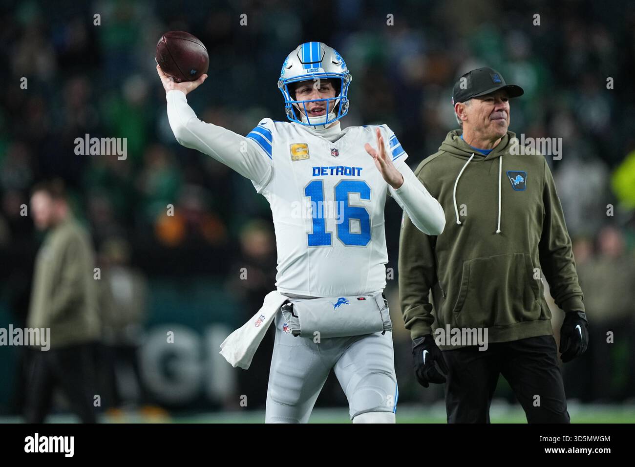 Detroit Lions quarterback Jared Goff (16) warms up before an NFL ...