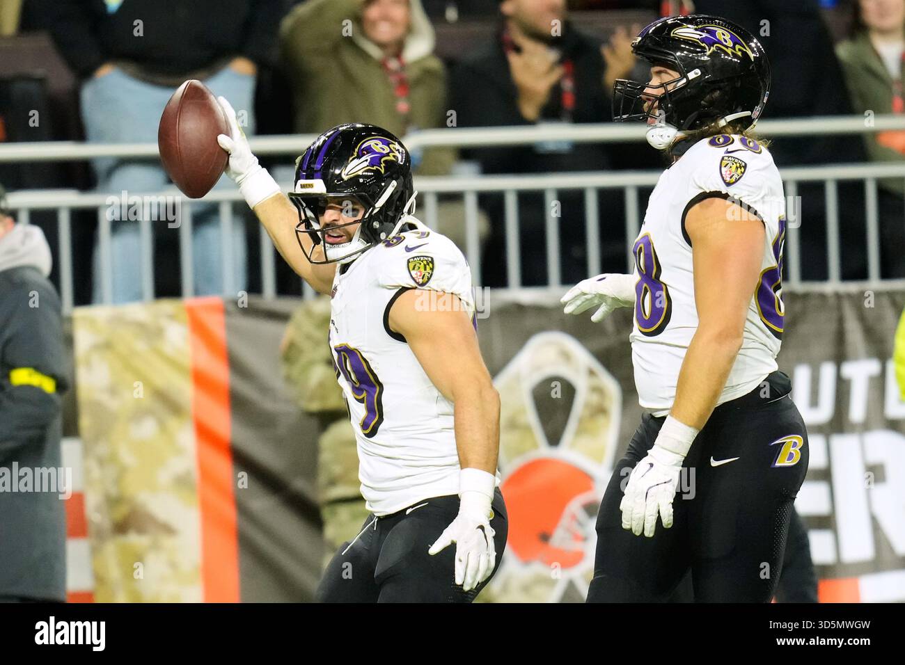 Baltimore Ravens' Mark Andrews (89) and tight end Charlie Kolar (88 ...