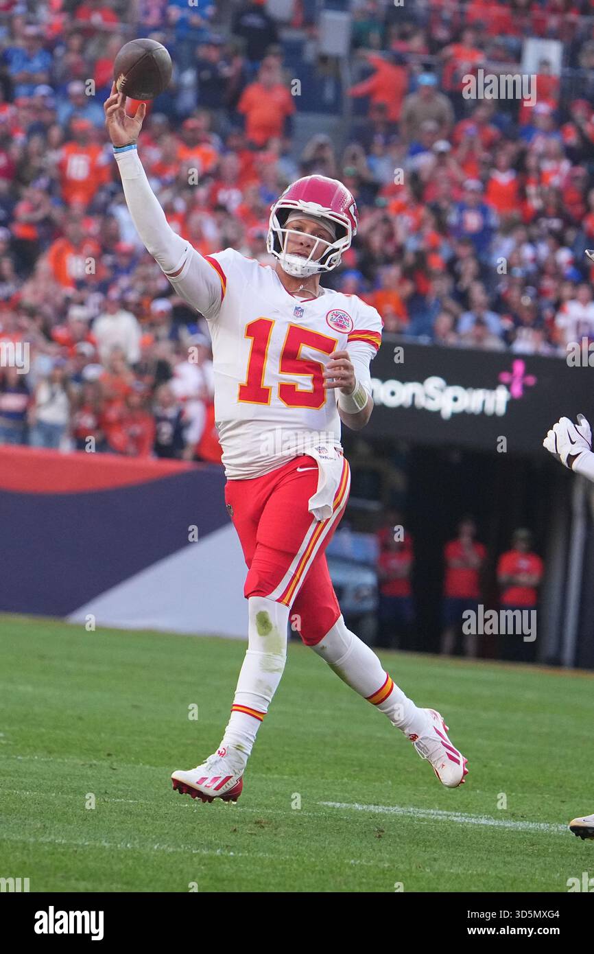 Kansas City Chiefs quarterback Patrick Mahomes (15) throws the ball ...