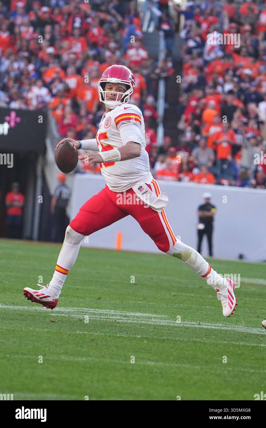 Kansas City Chiefs quarterback Patrick Mahomes (15) throws the ball ...