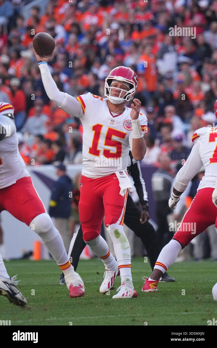 Kansas City Chiefs quarterback Patrick Mahomes (15) throws the ball ...
