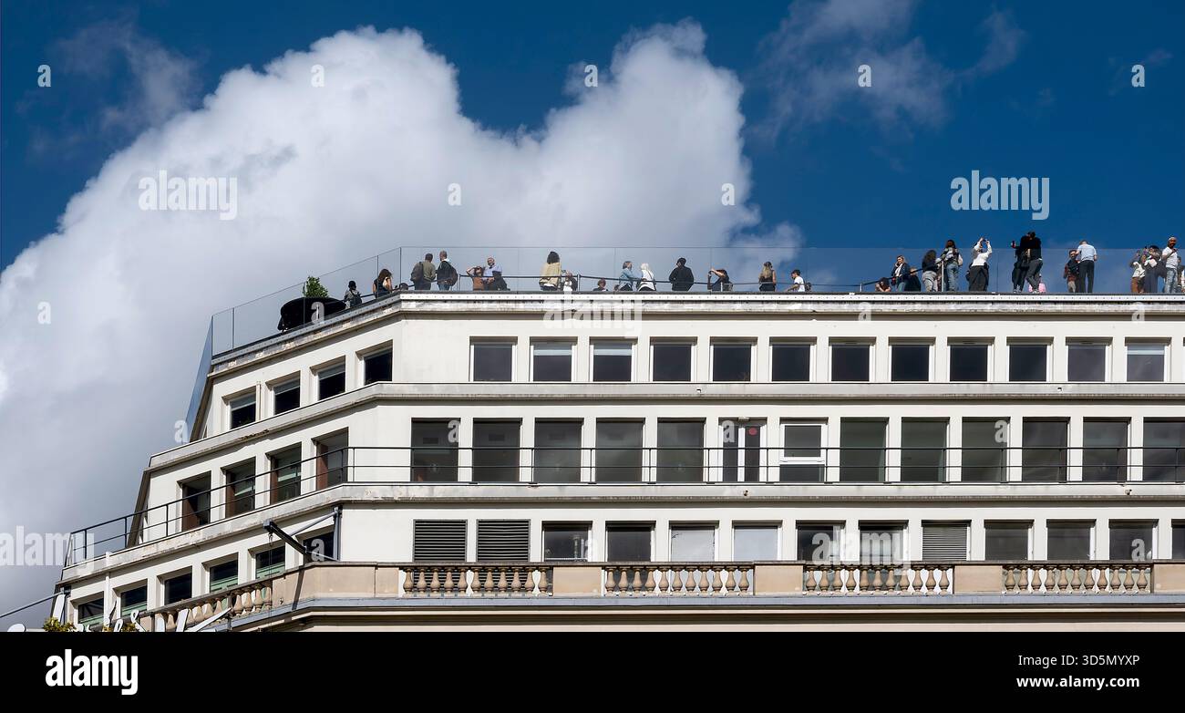 People on rooftop viewing deck of Galeries Lafayette Haussemann ...
