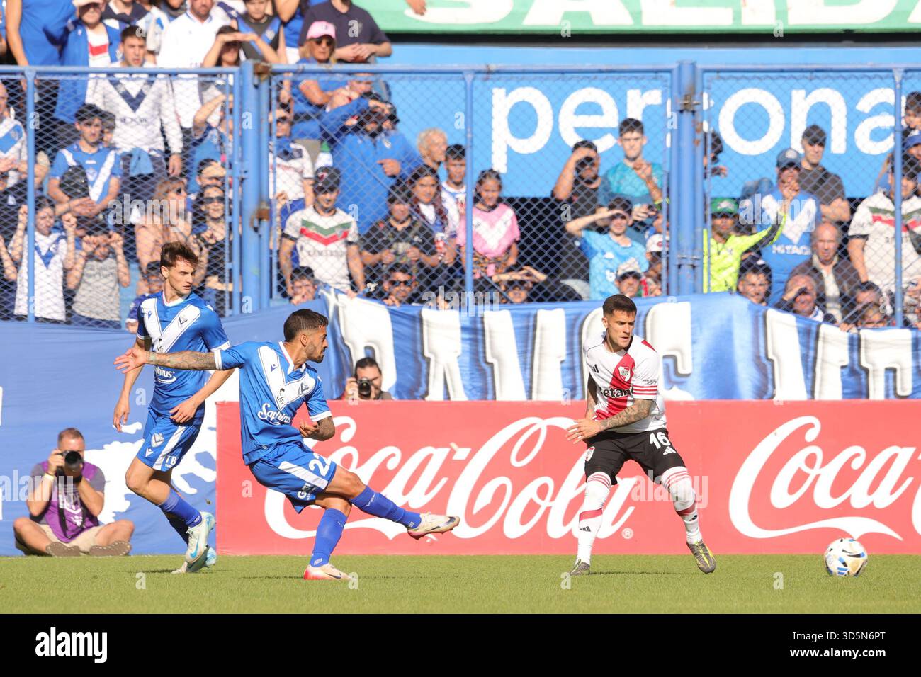 Buenos Aires, Argentina 16th Nov. 2025: Manuel Lanzini of Velez ...