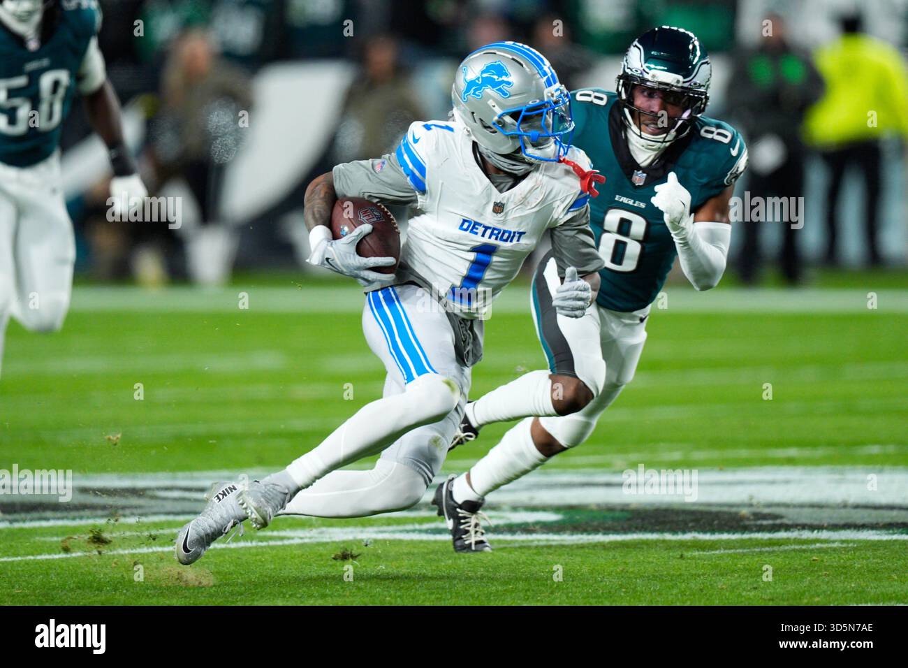 Detroit Lions wide receiver Jameson Williams (1) makes a catch as ...