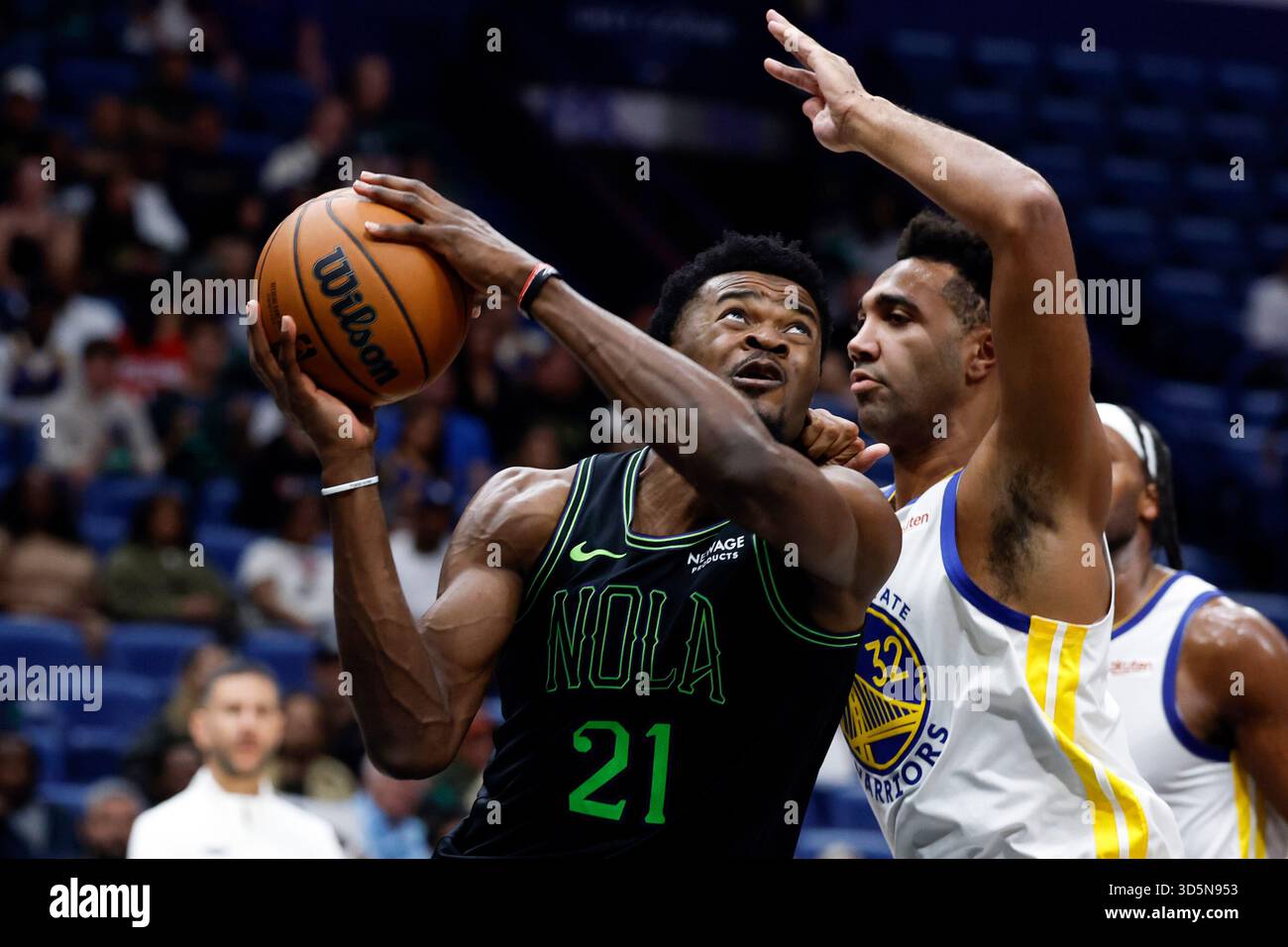 New Orleans Pelicans center Yves Missi (21) drives to the basket as ...