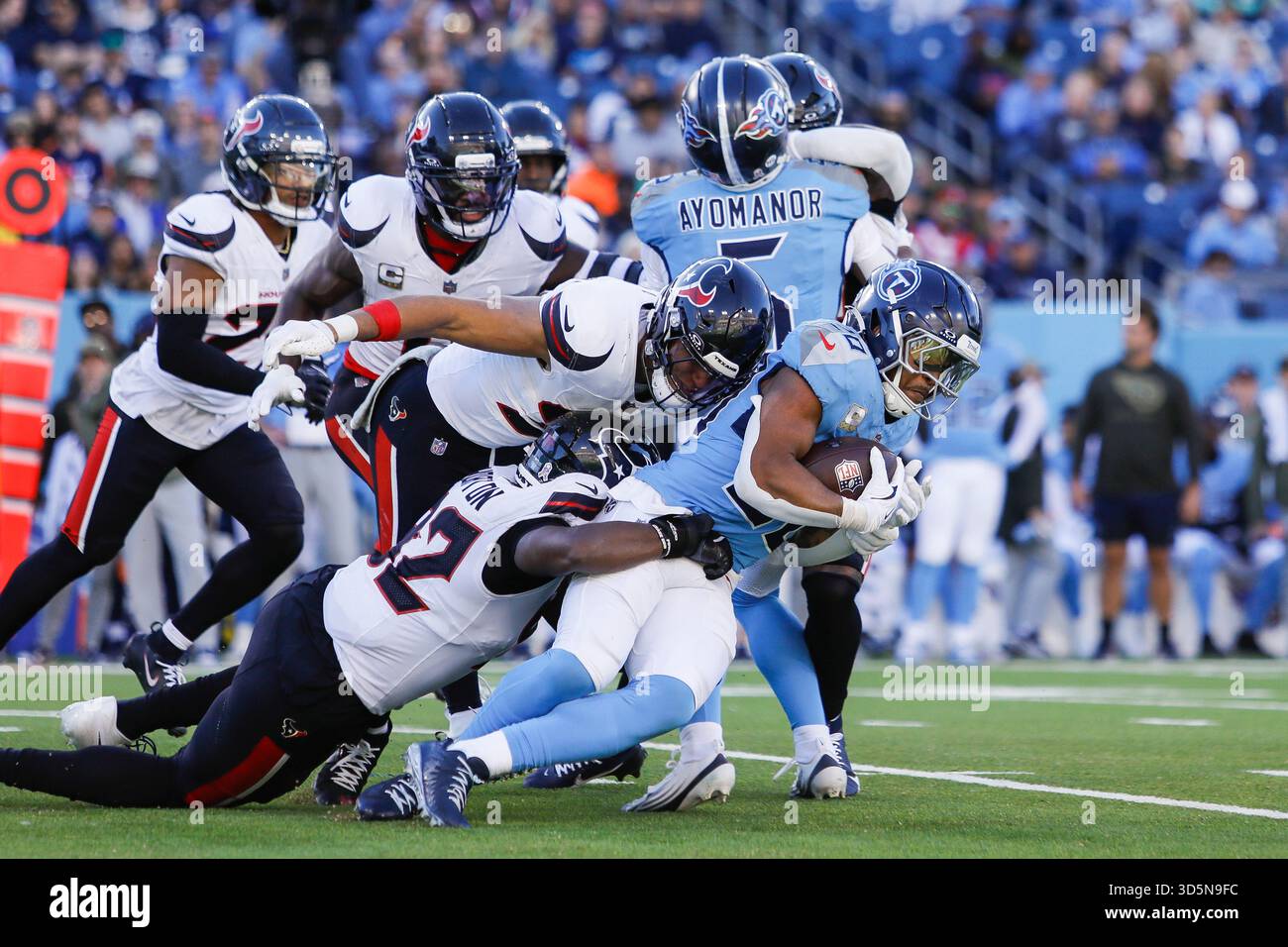 Tennessee Titans running back Tony Pollard (20) carries the ball during ...