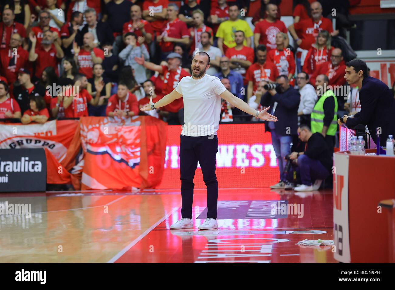 ccoach Emanuele Dipaoloantonio Sella Cento SERIE A2 match Cento ...