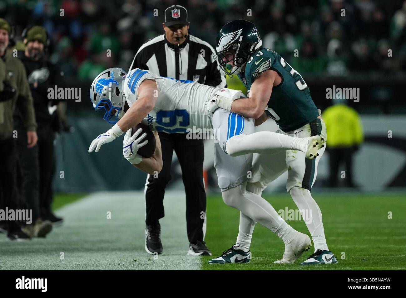 Detroit Lions tight end Brock Wright (89) is tackled by Philadelphia ...