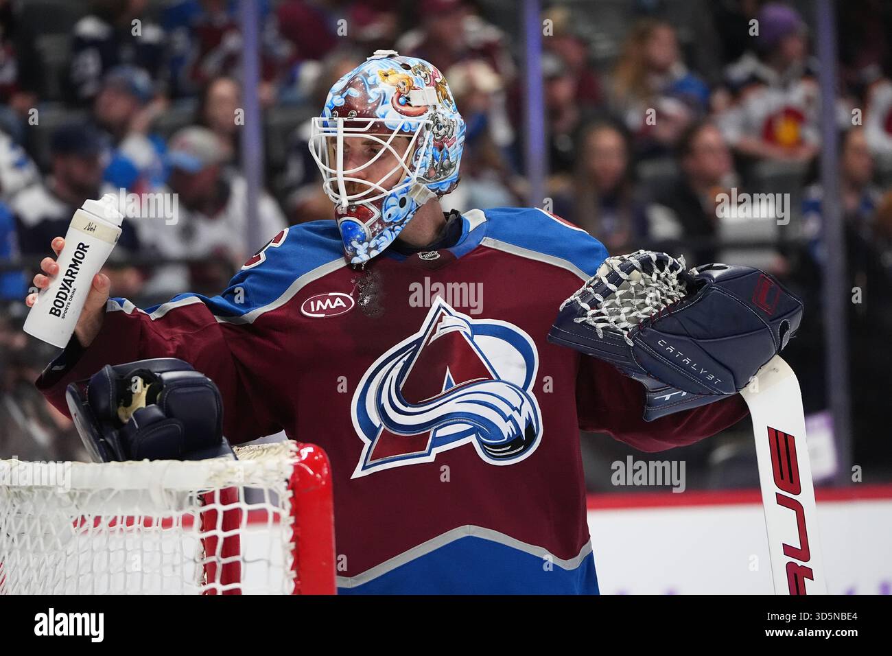 Colorado Avalanche goaltender Scott Wedgewood puts back his water ...