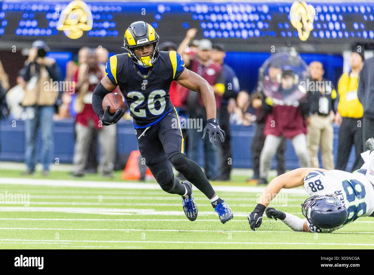 Los Angeles Rams cornerback Kamren Kinchens (26) escapes a tackle ...