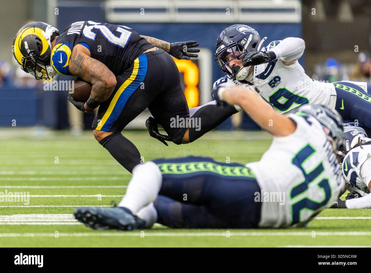 Los Angeles Rams running back Kyren Williams (23) escapes a tackle ...