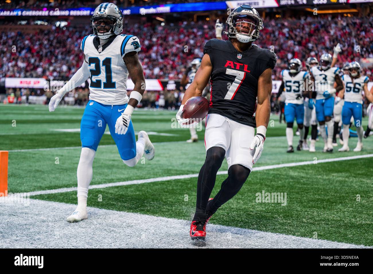 Atlanta Falcons running back Bijan Robinson (7) scores a touchdown as ...