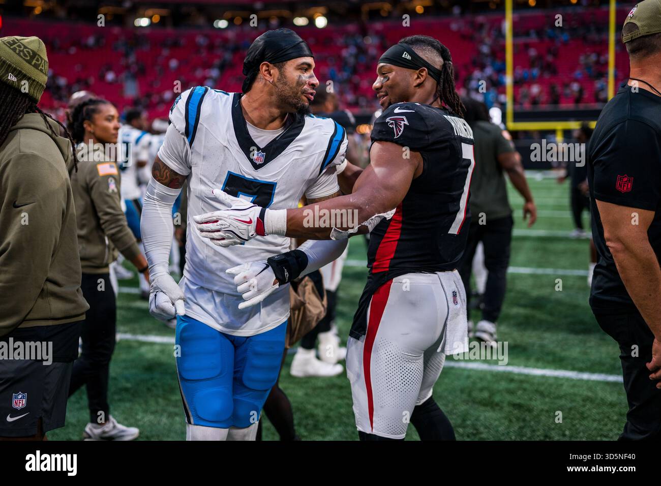Atlanta Falcons running back Bijan Robinson (7) and Carolina Panthers ...