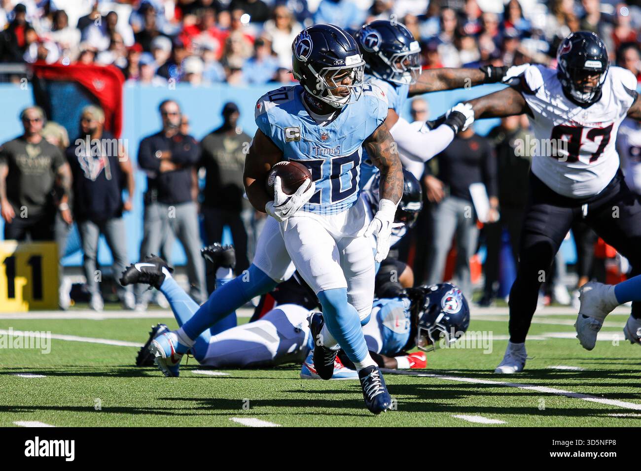 Tennessee Titans running back Tony Pollard (20) runs with the ball ...