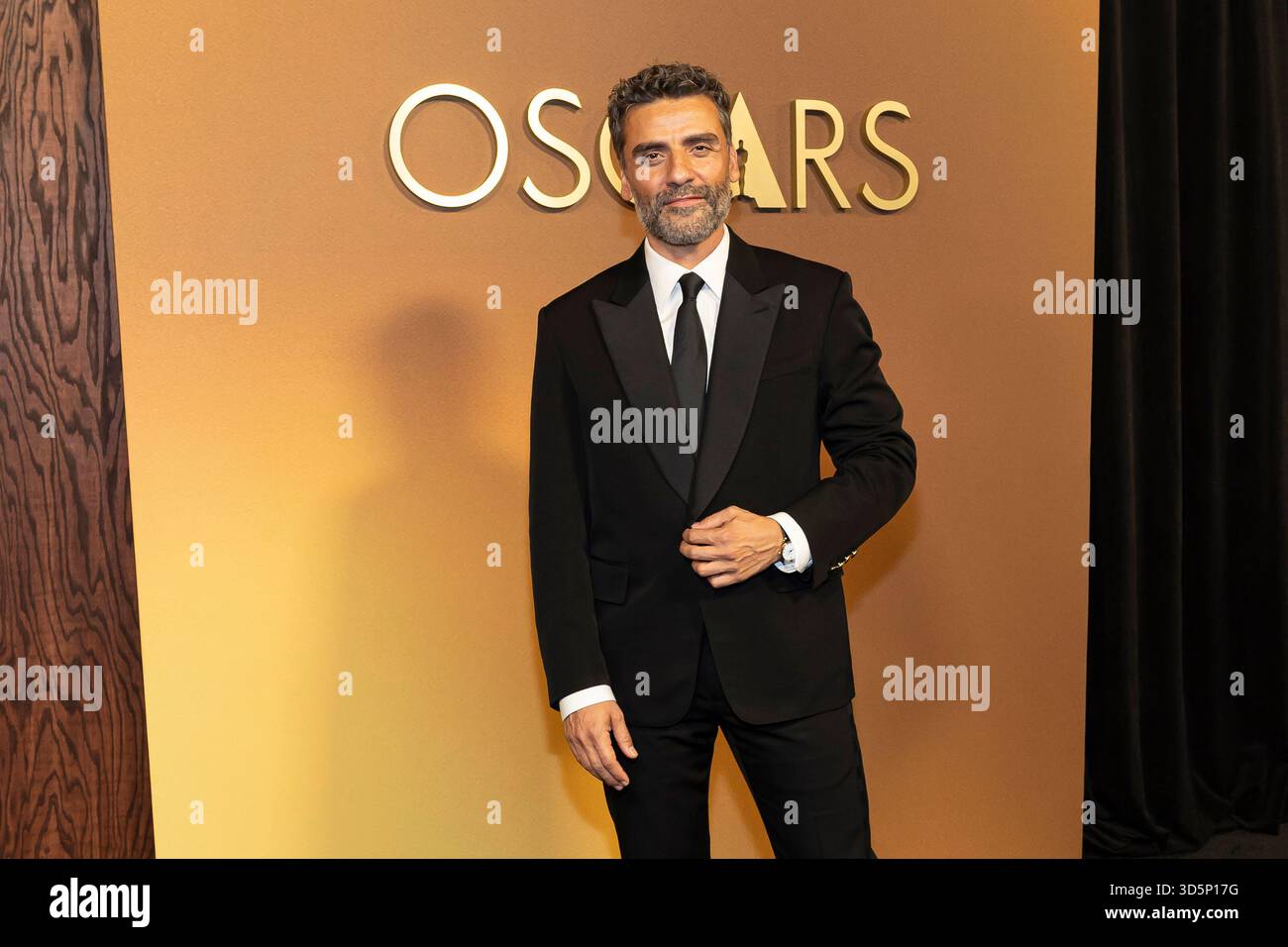 Oscar Isaac attends the arrivals of the 16th Governors Awards at The ...